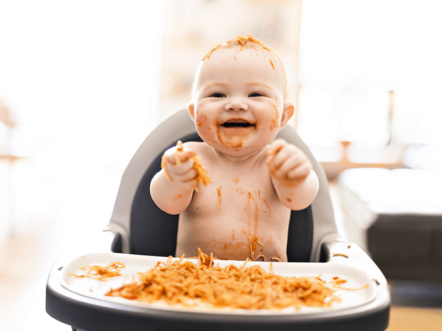 Le dîner de bébé : à partir de quand ? Que faut-il lui donner ? 🍝🍴